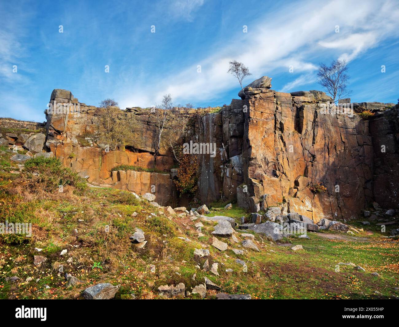 View quarry rocky hill hi-res stock photography and images - Alamy