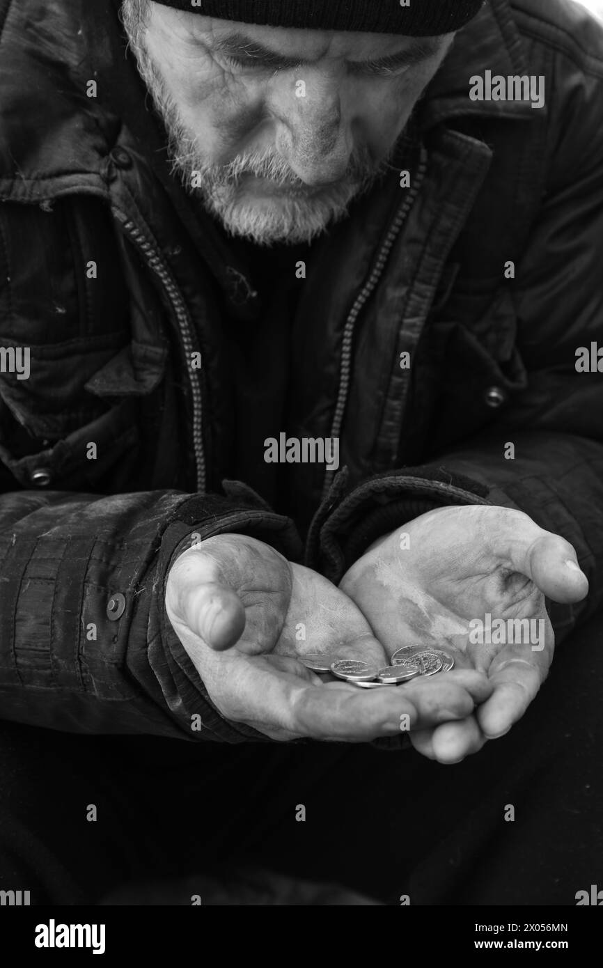 Homeless man counting money hi-res stock photography and images - Alamy