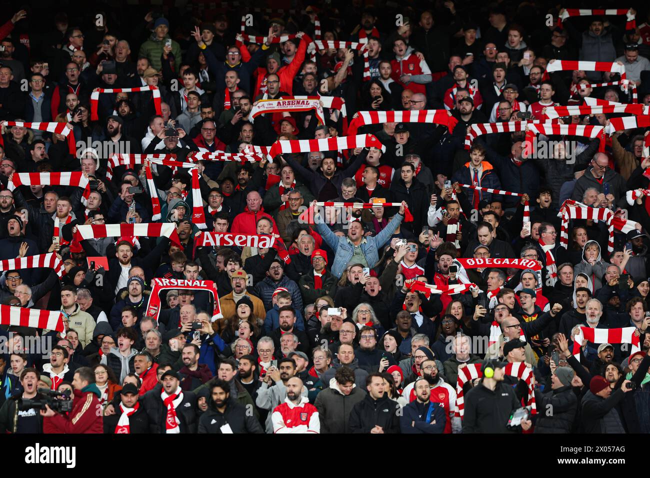 Emirates stadium arsenal fans in the at the emirates stadium hi-res ...