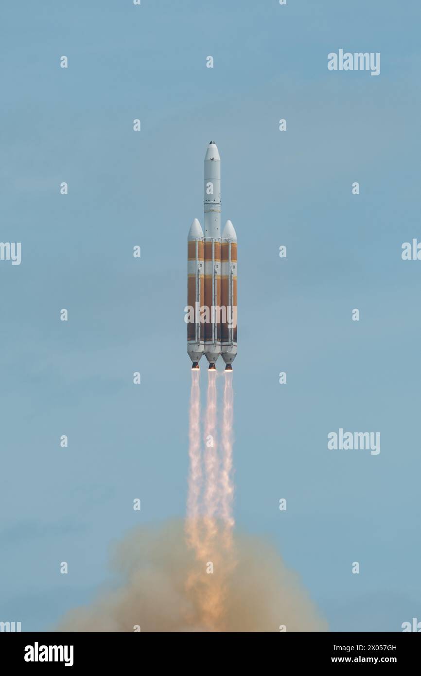 Delta IV Heavy NROL-70 Liftoff Stock Photo - Alamy
