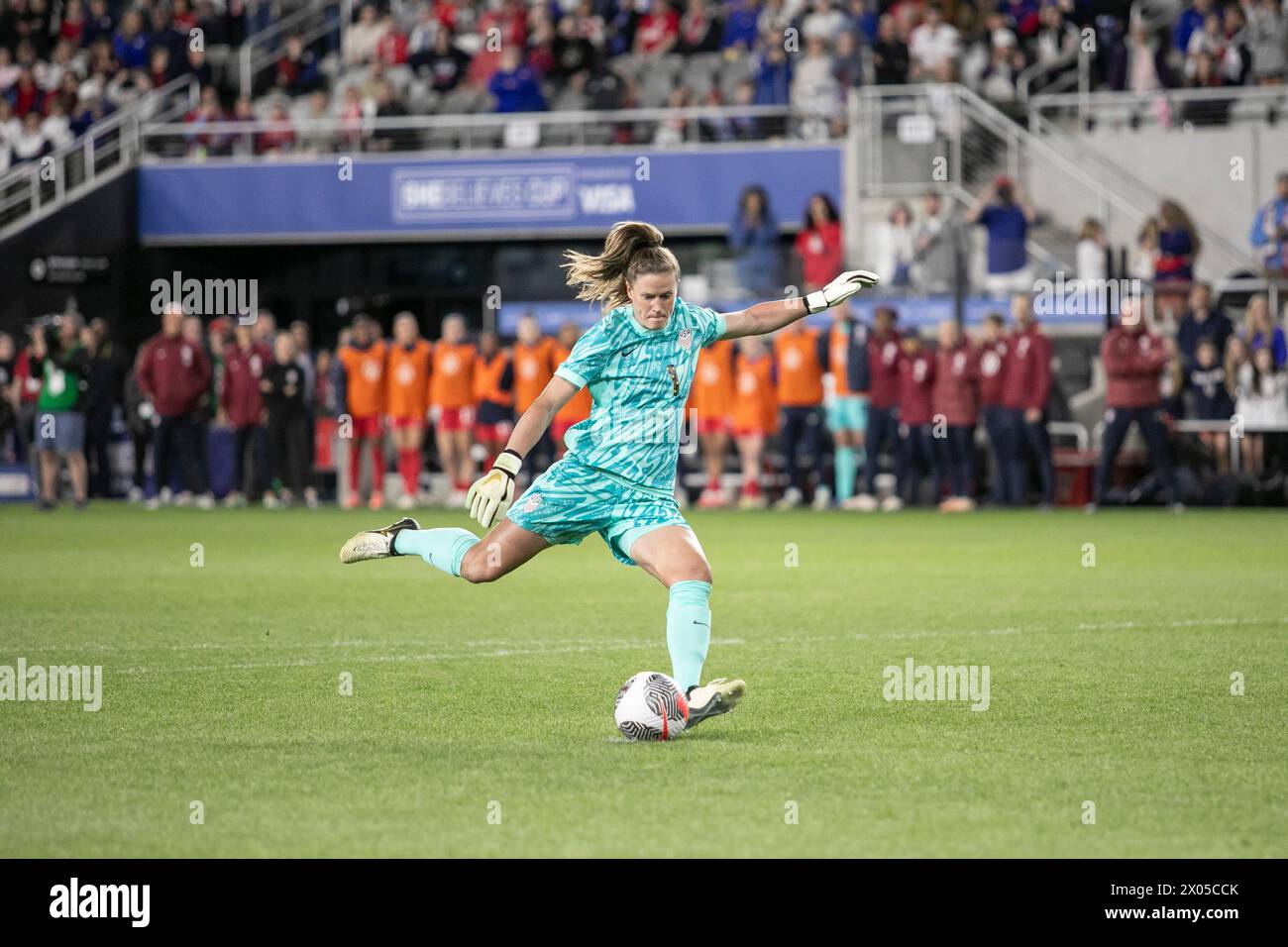 Columbus, Ohio, USA. 9th April, 2024. USWNT goalkeeper Alyssa Naeher (1 ...