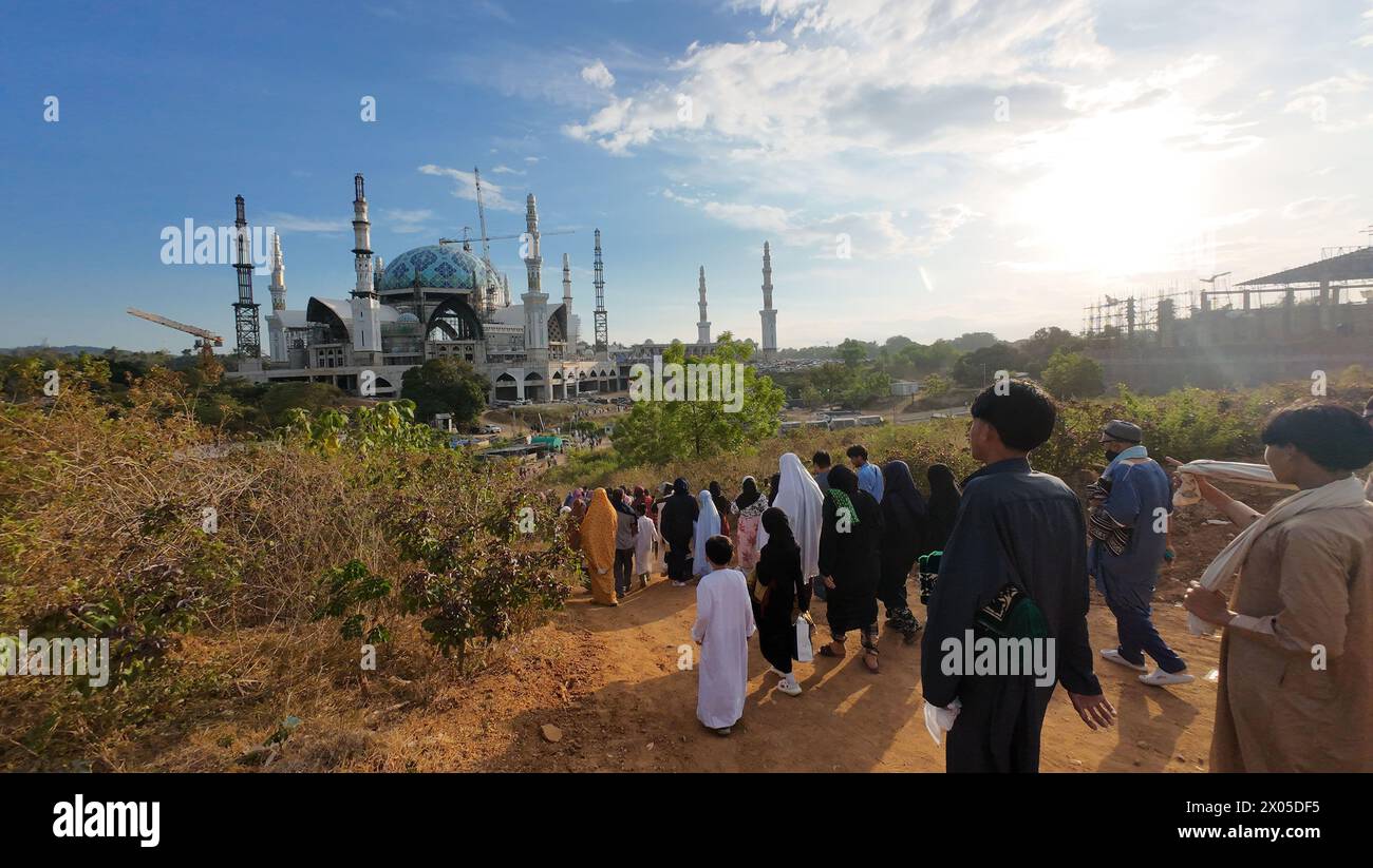 Zamboanga City, Philippines. 10th April 2024. Thousands of Muslim ...