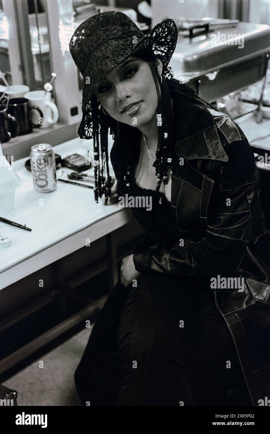 Alicia Keys Backstage in 2001, Cleveland, Ohio. Credit: Ross Pelton ...