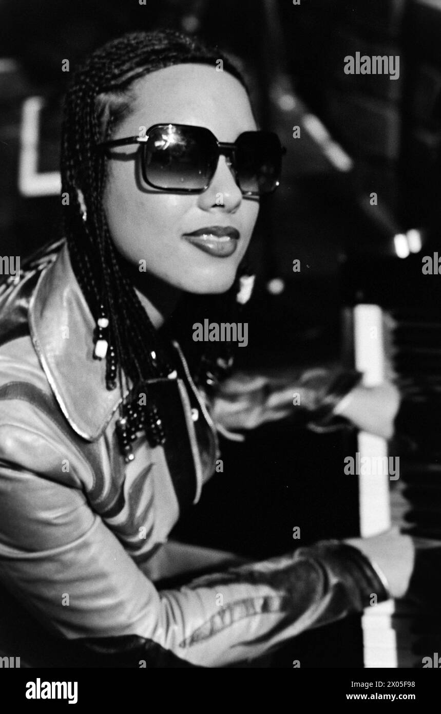 Alicia Keys portrait session in 2001 Credit: Ross Pelton / MediaPunch ...