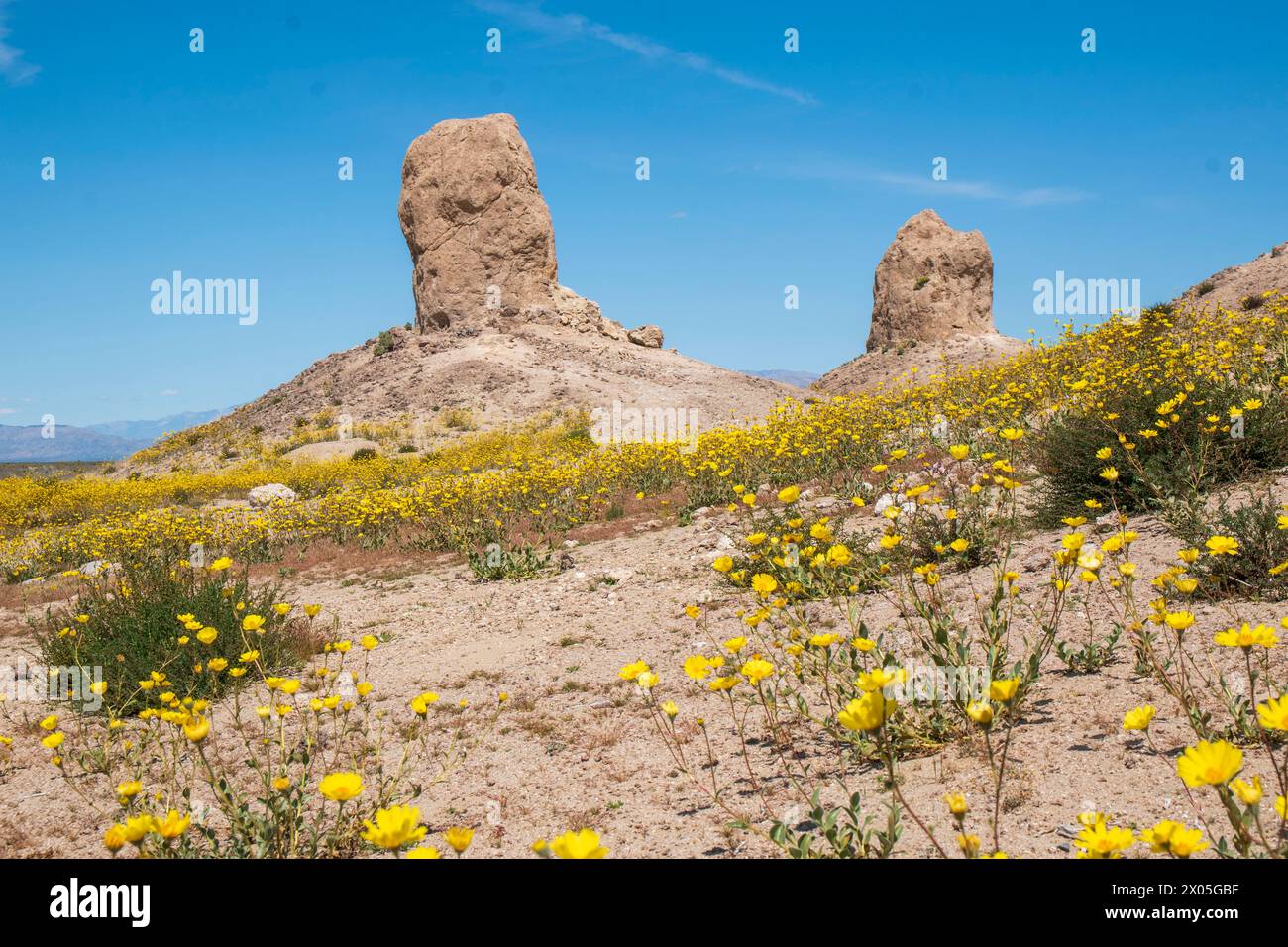 Trona pinnacles mojave desert off hi-res stock photography and images ...