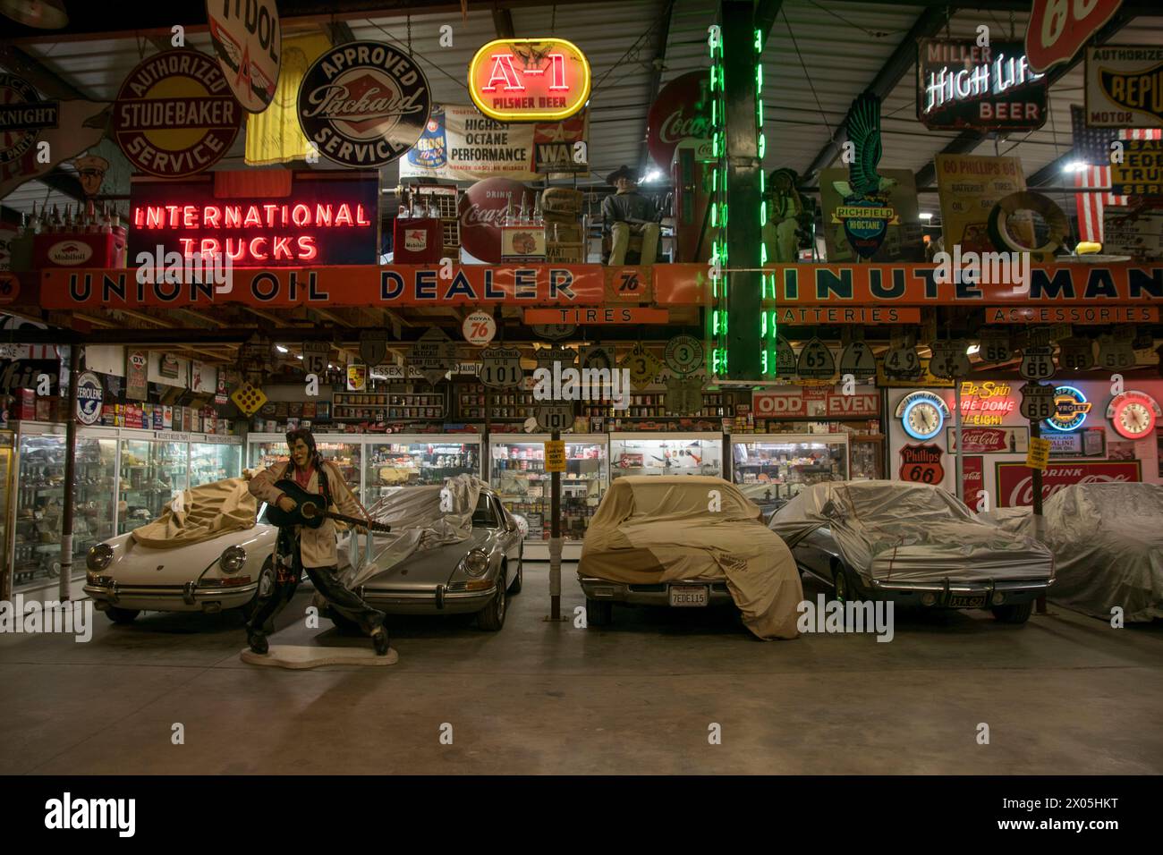 Desert roadside gas station signs hi-res stock photography and images ...
