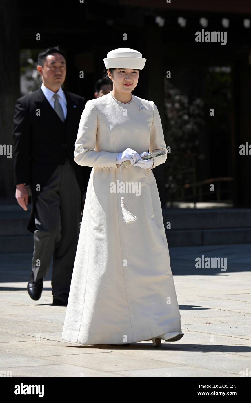Japan's Princess Aiko, right, the daughter of Emperor Naruhito and ...