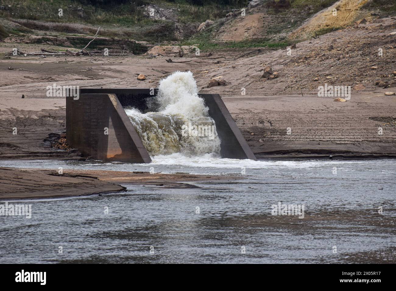 A view of the San Rafael reservoir of drinkable water in La Calera ...
