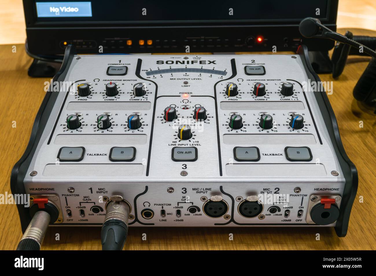 Sonifex CM-CU21 Commentator Unit for 2 Commentators & 1 Guest Stock ...