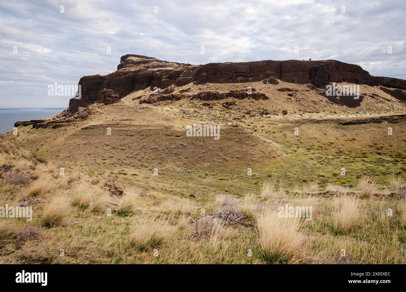 Twin Sisters Rocks, Two Pillars of Basalt in Washington State, USA ...