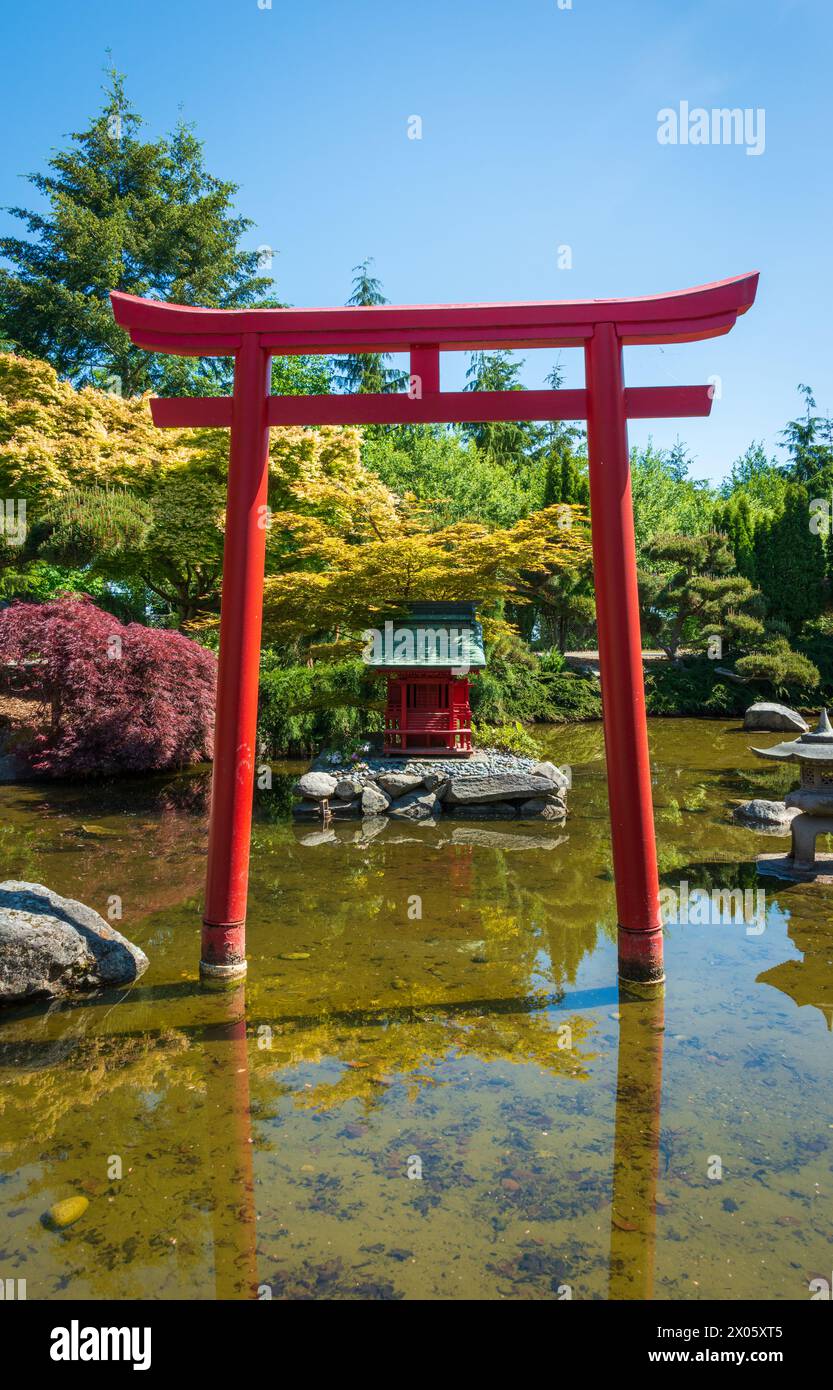 Point defiance zoo and aquarium hi-res stock photography and images - Alamy