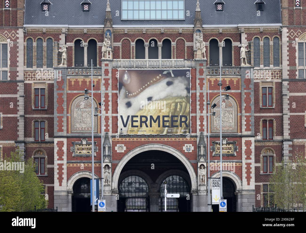 Amsterdam, Netherlands - April 21, 2023: Facade of the Rijksmuseum ...