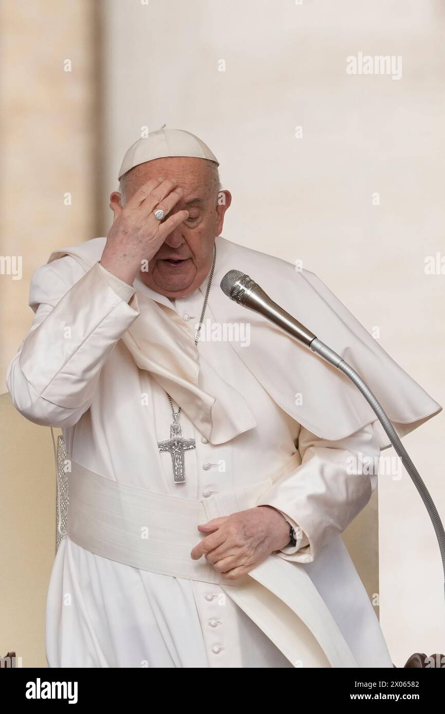 Pope Francis makes the cross sign during his weekly general audience in ...
