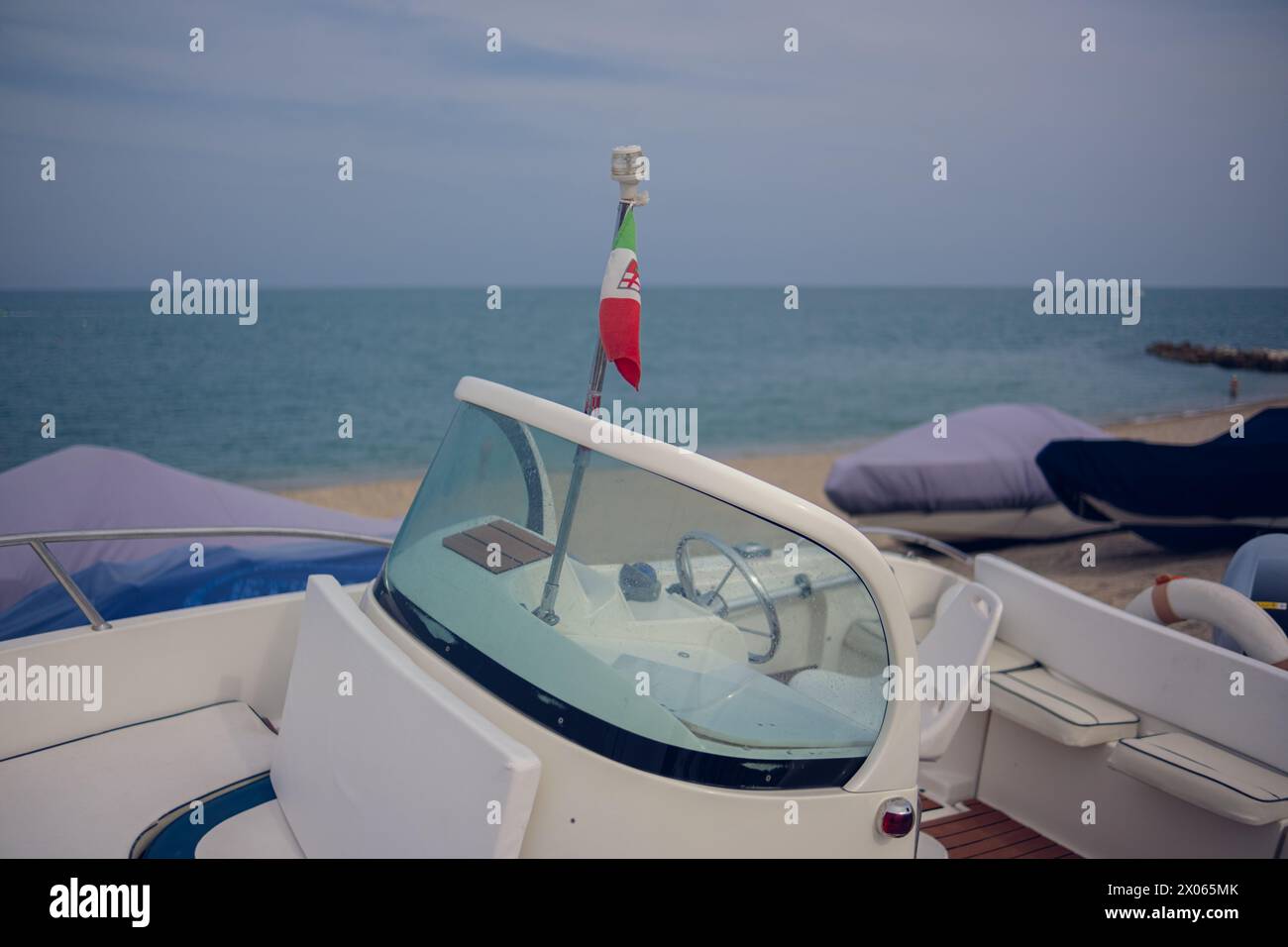 Top view stern yacht boat hi-res stock photography and images - Alamy
