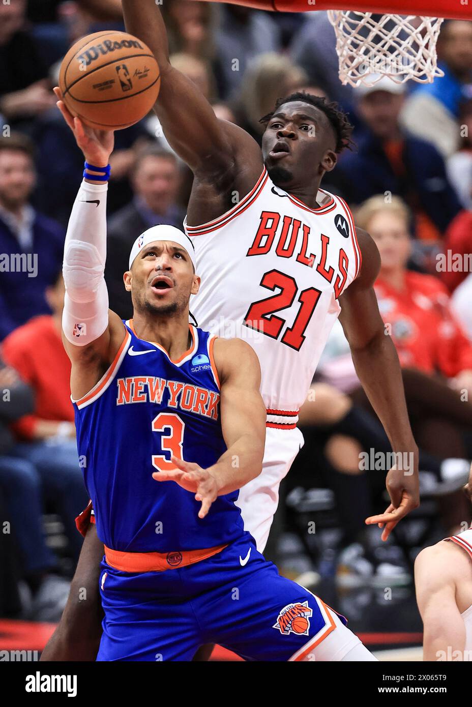 Chicago, USA. 9th Apr, 2024. Josh Hart (L) of New York Knicks drives to ...