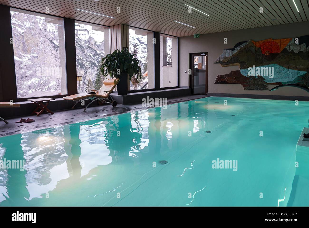 Indoor pool view snow hi-res stock photography and images - Alamy