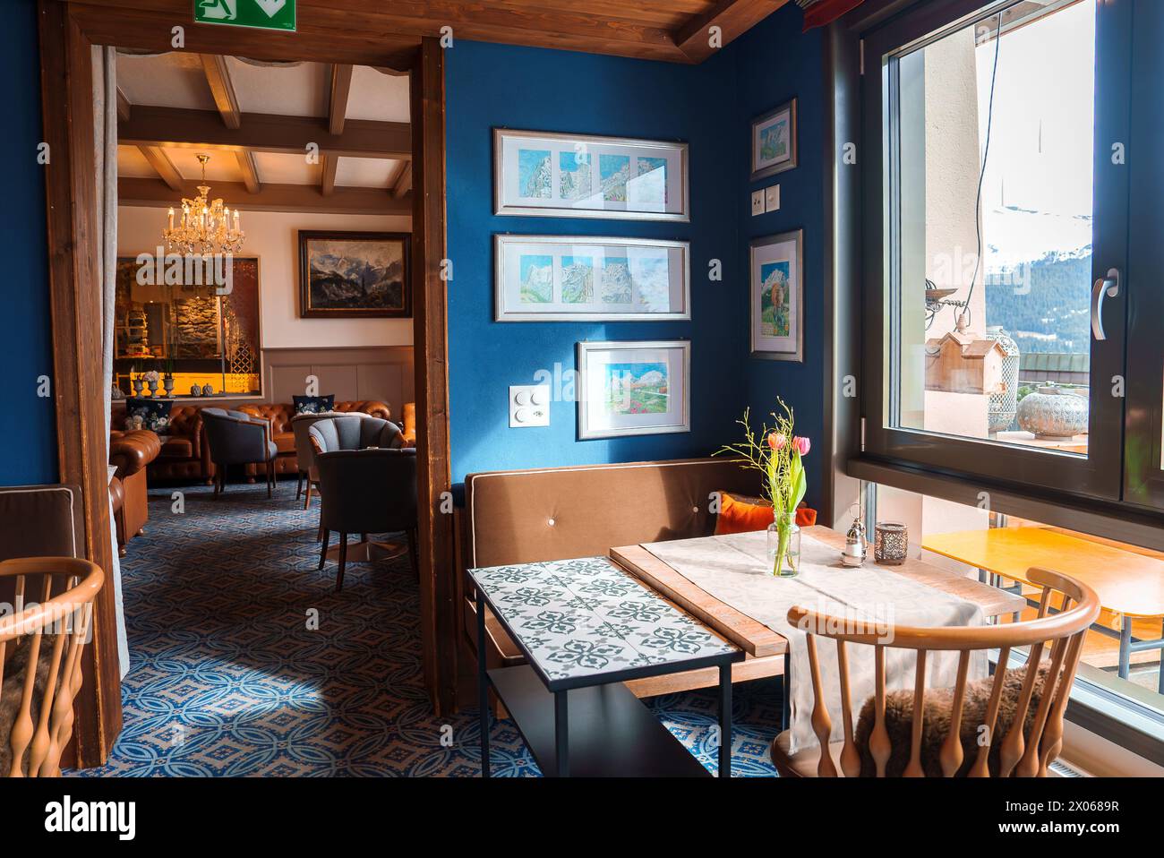 Cozy elegant dining area with traditional contemporary design elements ...