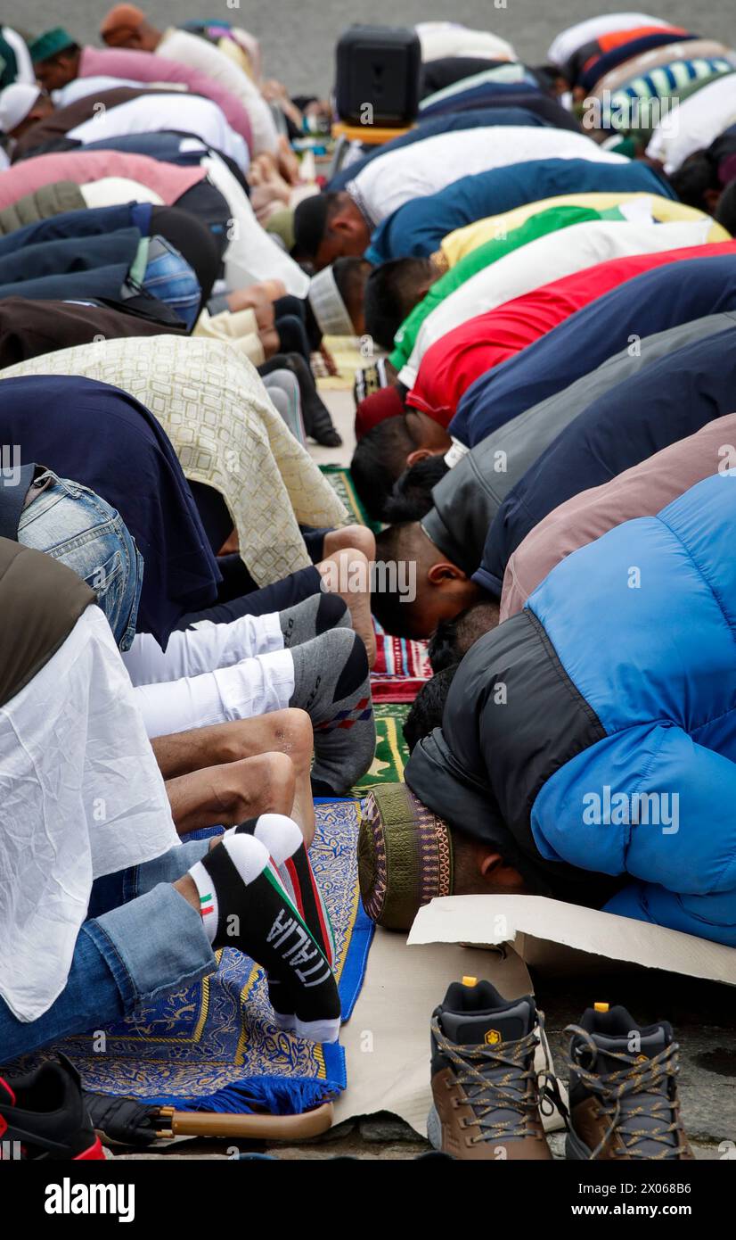 Naples, Italy. 10th Apr, 2024. Some Muslims at the end of Ramadan. On ...