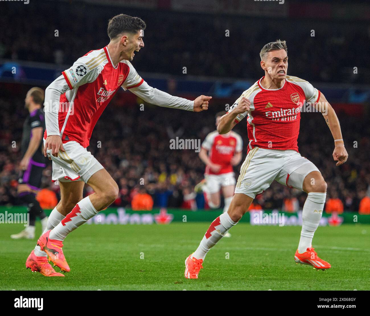 Arsenal trossard hi-res stock photography and images - Alamy