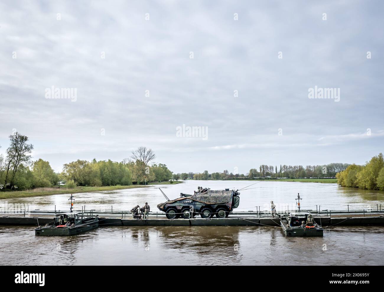 WELSUM - Soldiers cross the IJssel with army vehicles on their way to ...
