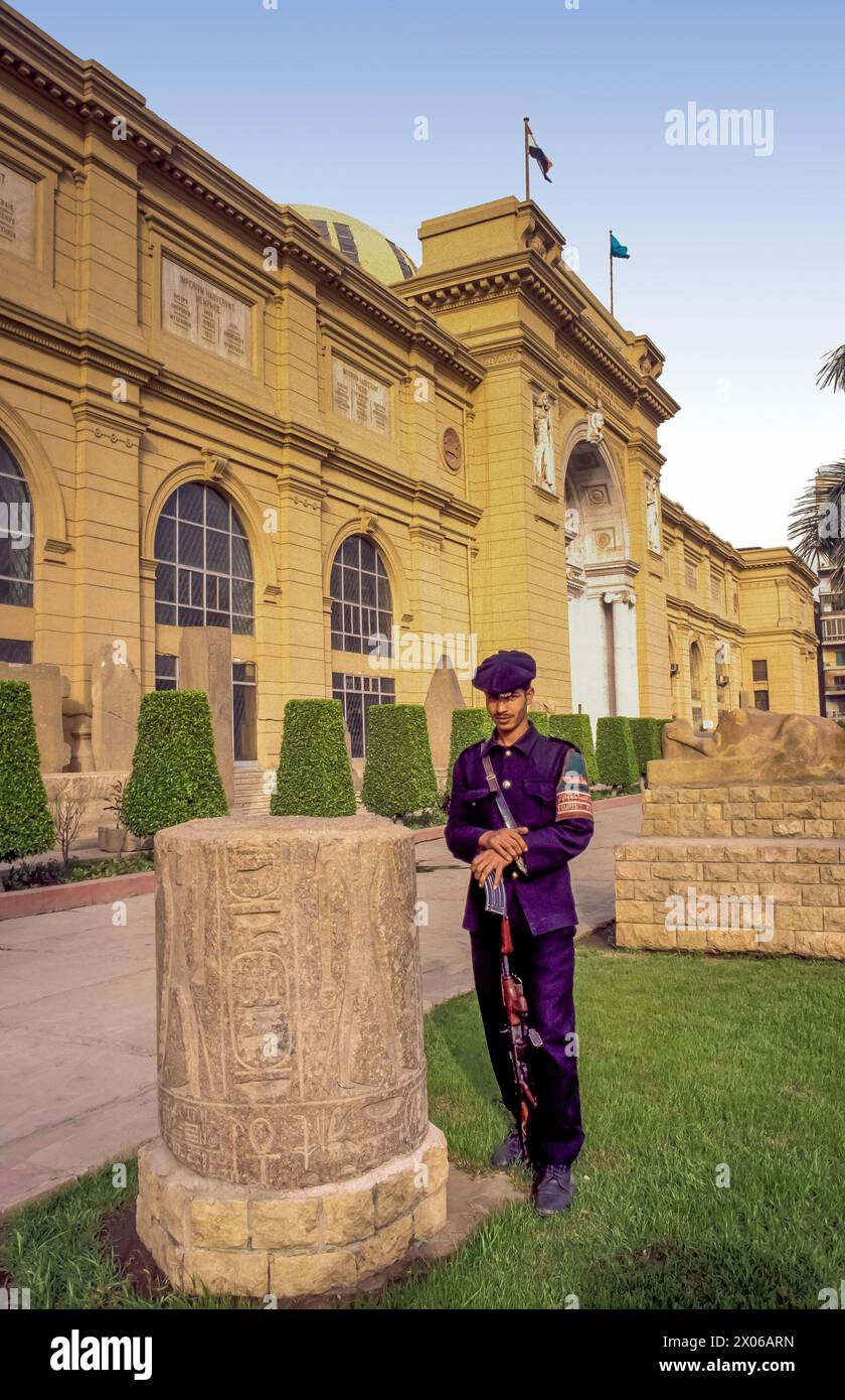 Egypt, Cairo; guard at Egyption Museum Stock Photo - Alamy