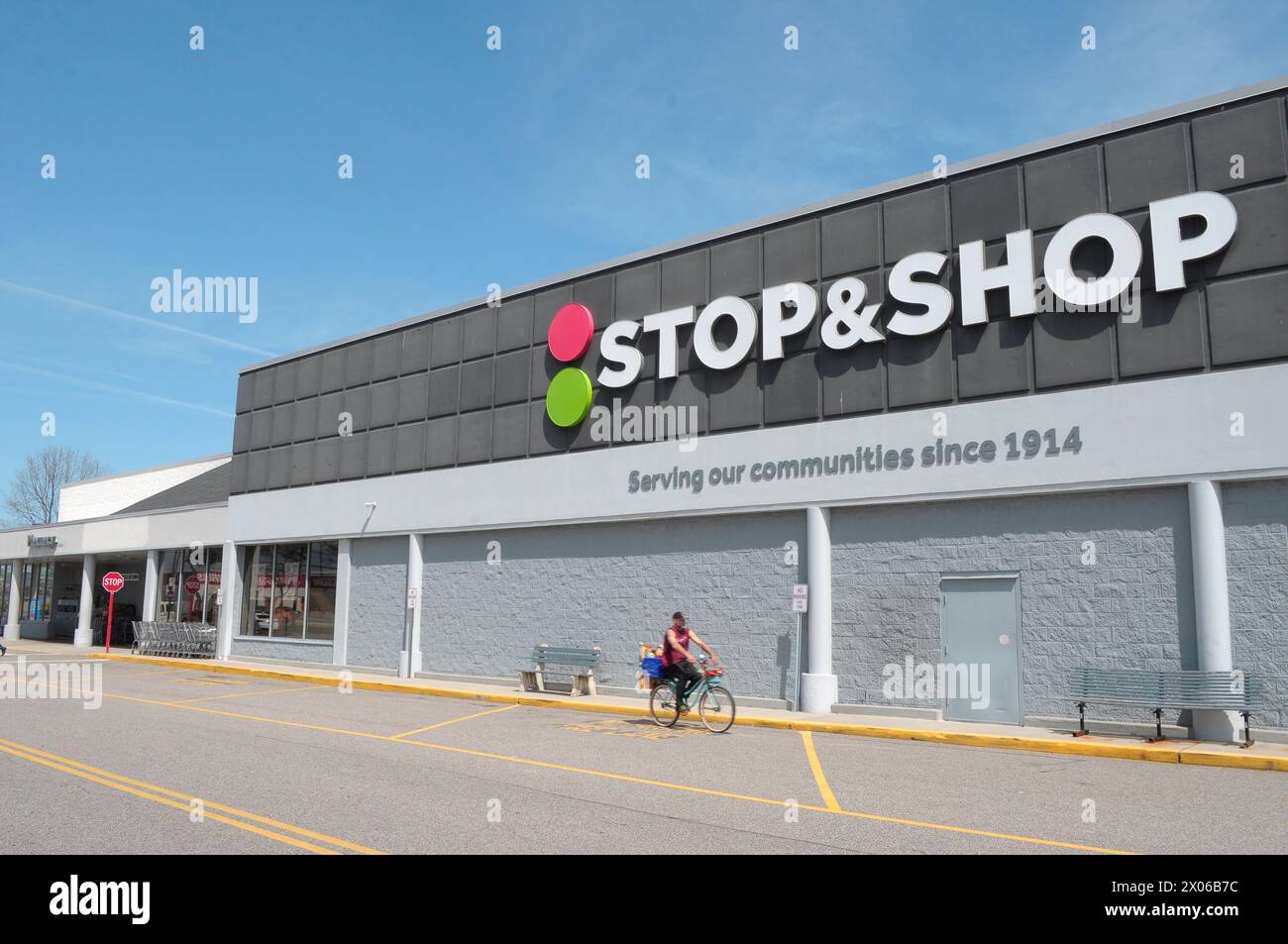 Stop and shop supermarket hi-res stock photography and images - Alamy