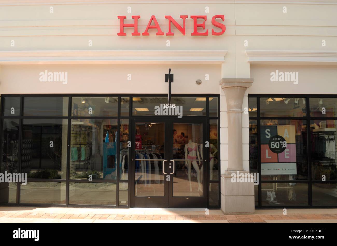 Hanes logo hi-res stock photography and images - Alamy