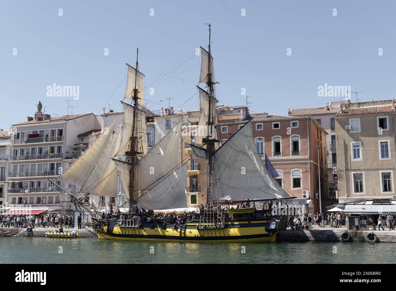 Lateen sail 16th century hi-res stock photography and images - Alamy