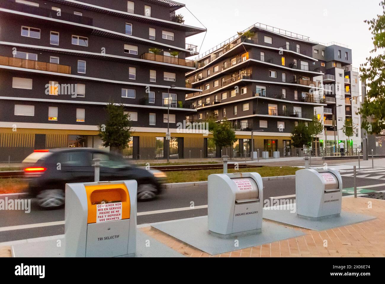 Middle class apartment building hi-res stock photography and images - Alamy