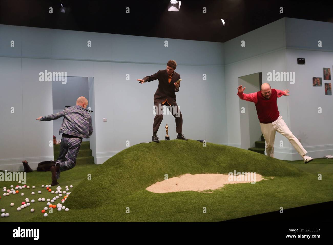 Robert Beyer als Jay, Veronika Bachfischer als Ruth und David Ruland ...