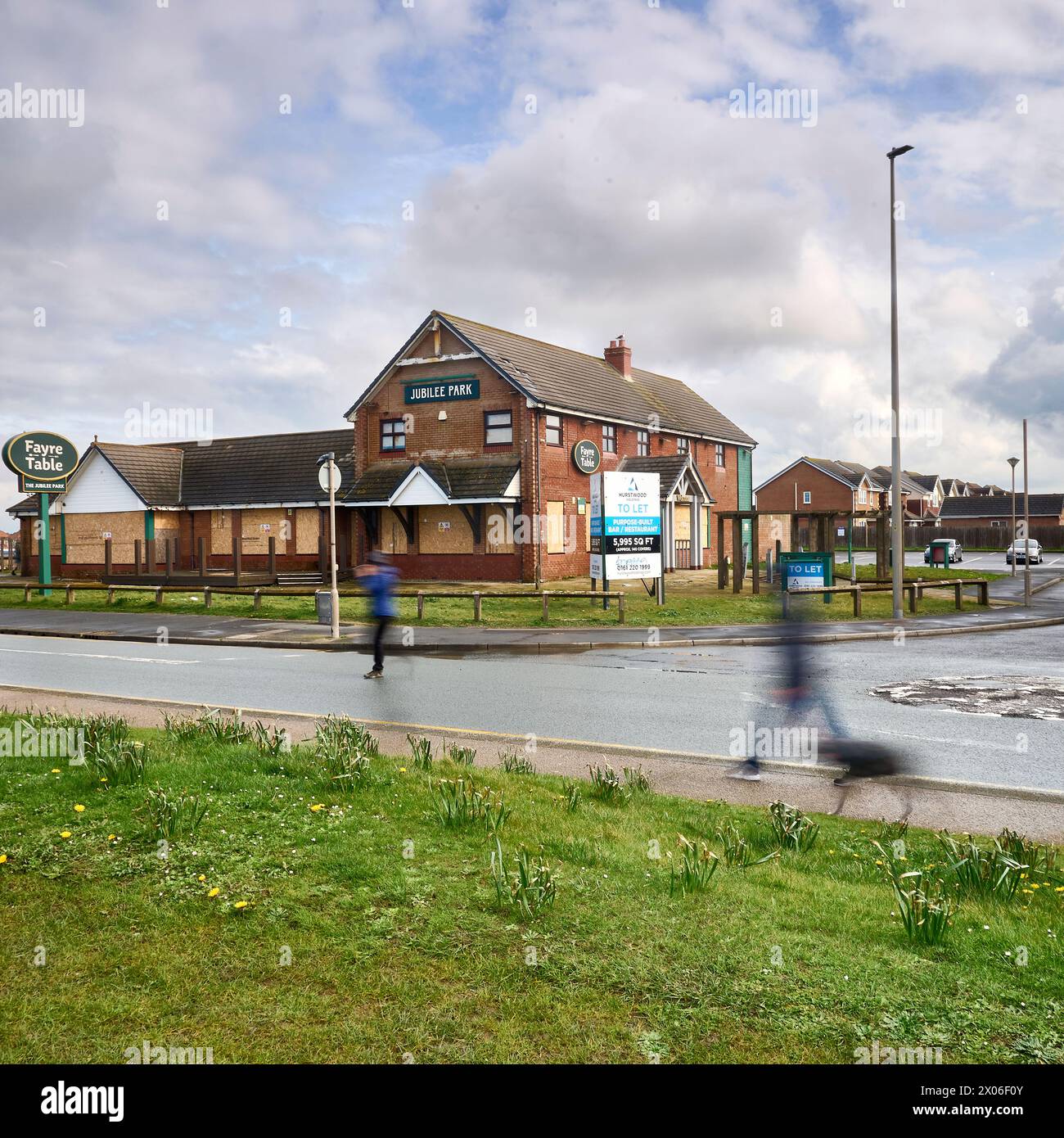 Purpose built pub and restaurant on Cleveleys seafront boarded up Stock ...