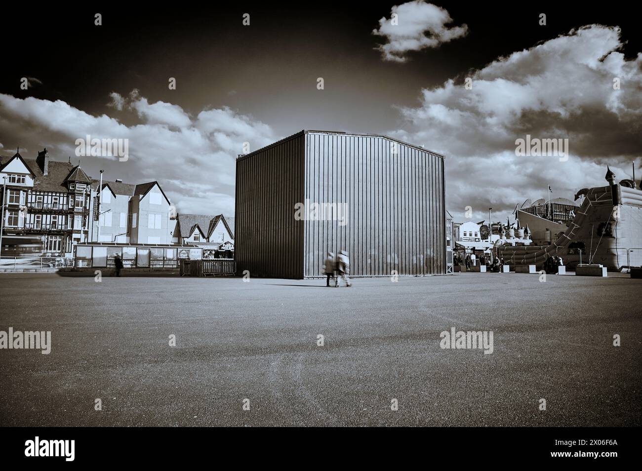 Cube shaped structure hi-res stock photography and images - Alamy