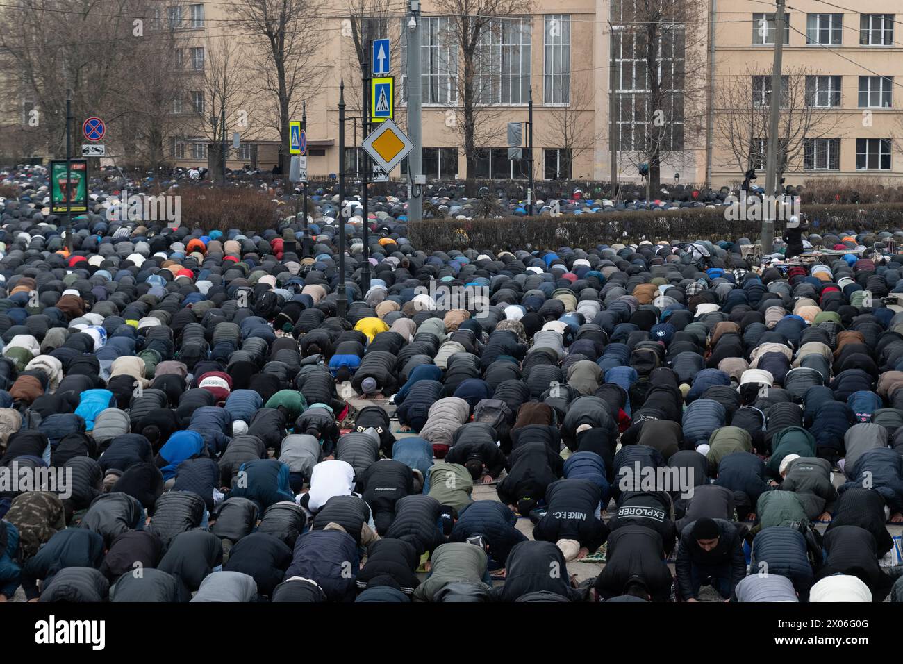 St. Petersburg, Russia. 10th Apr, 2024. Muslims pray on the street ...