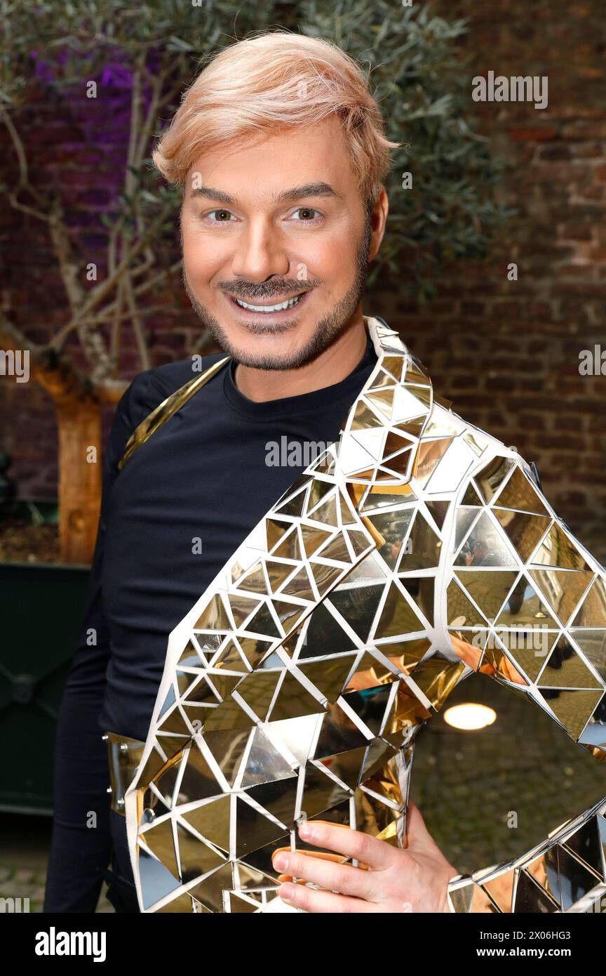 Sam Dylan beim Photocall zur Amazon Prime Video Reality-Show The 50 in ...