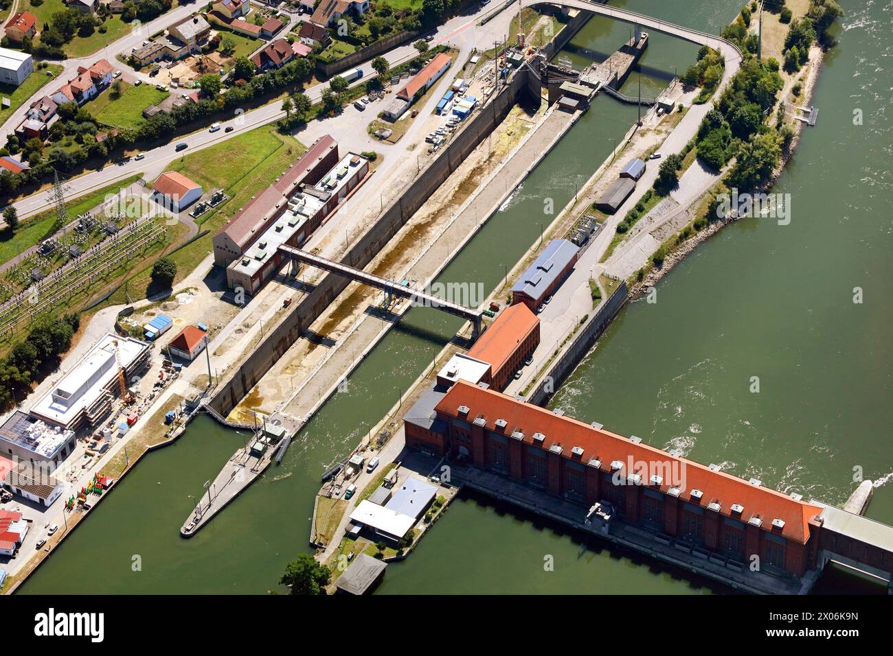 Kachlet run-of-river waterworks and Kachlet lock on the Danube in ...