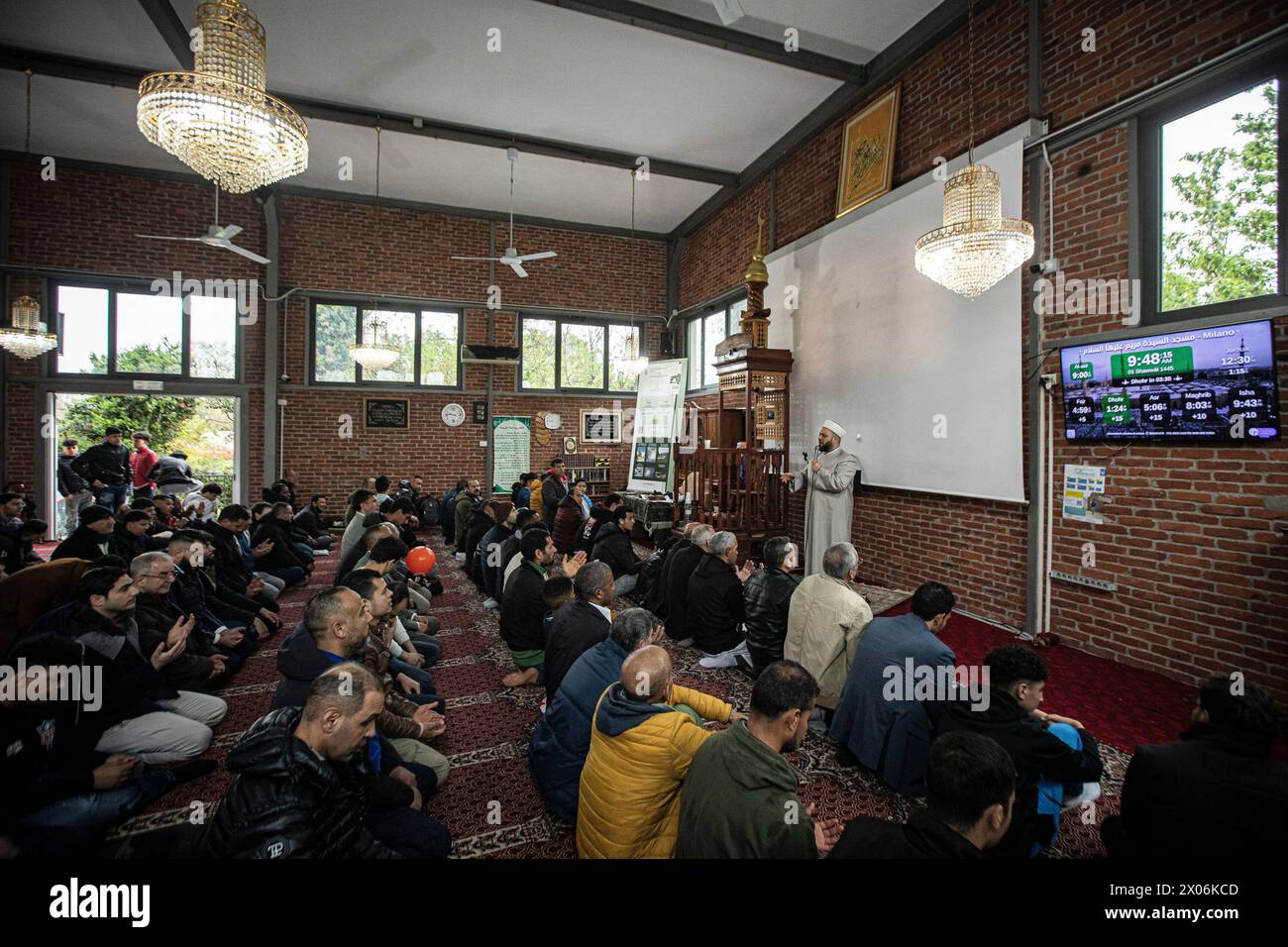 Milano, Italia. 10th Apr, 2024. Prima preghiera araba dopo la fine del ...