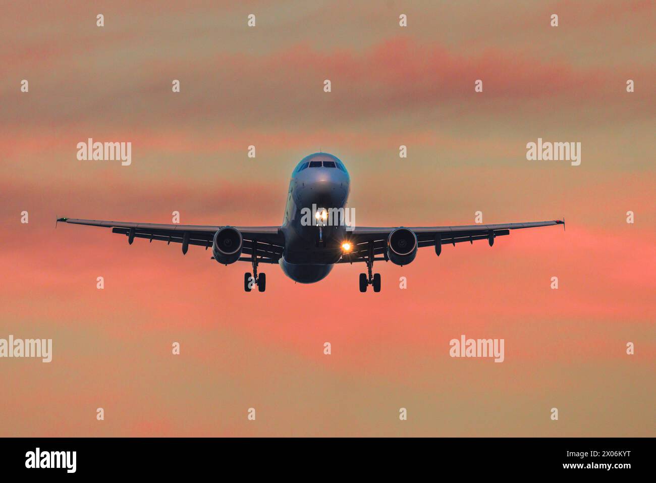 Airbus volant hi-res stock photography and images - Alamy