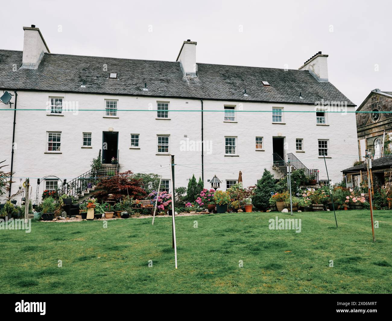 Typical Inveraray white render and Easdale slate roof architecture and ...