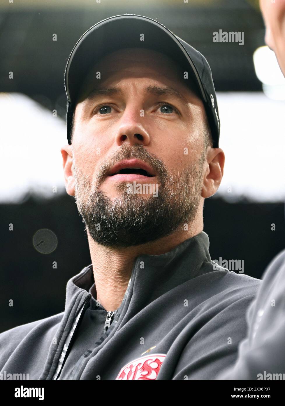 Bundesliga, Signal Iduna Park Dortmund: Borussia Dortmund vs VfB ...