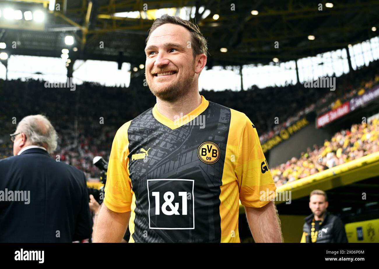 Bundesliga, Signal Iduna Park Dortmund: Borussia Dortmund vs VfB ...