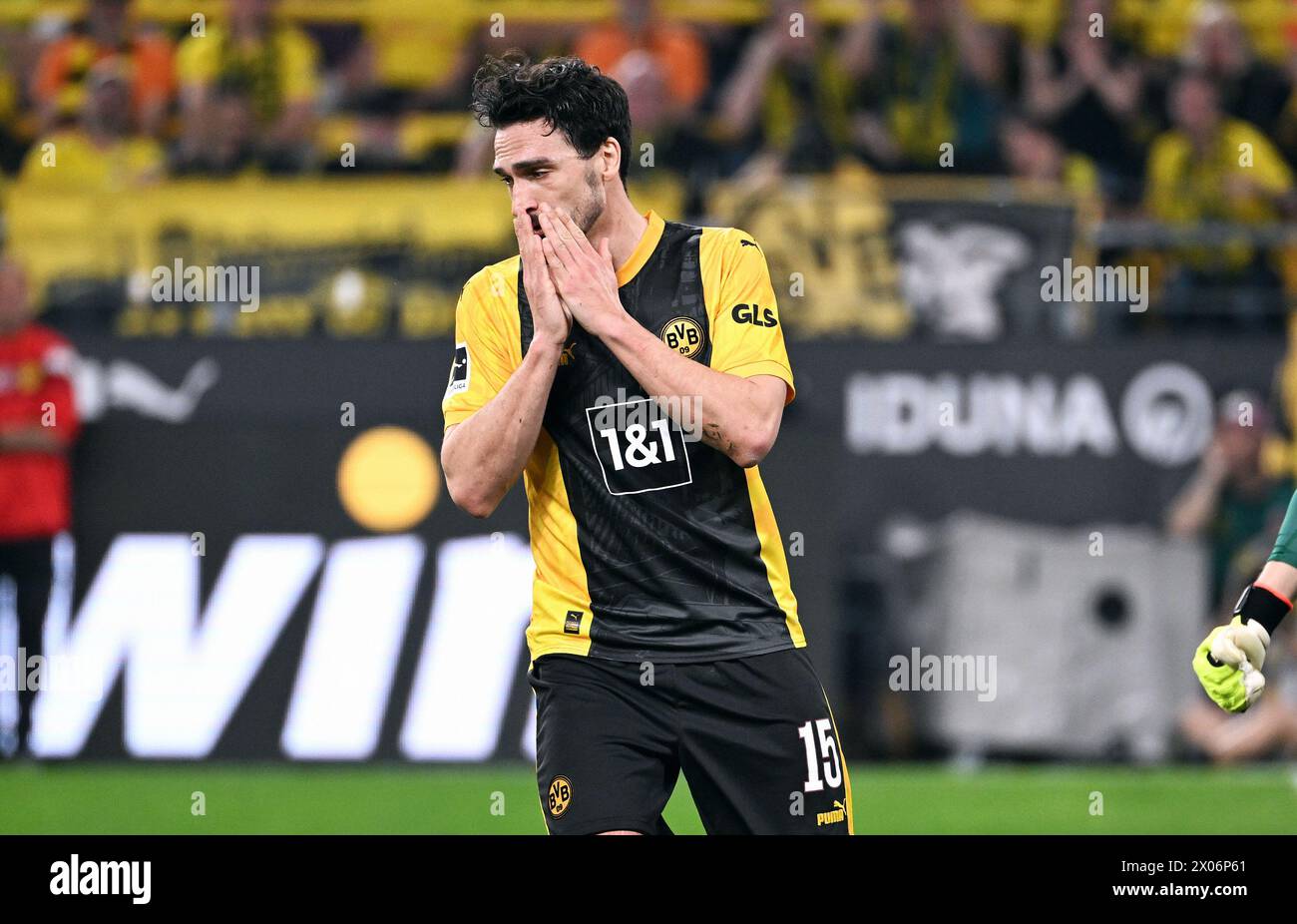 Bundesliga, Signal Iduna Park Dortmund: Borussia Dortmund vs VfB ...