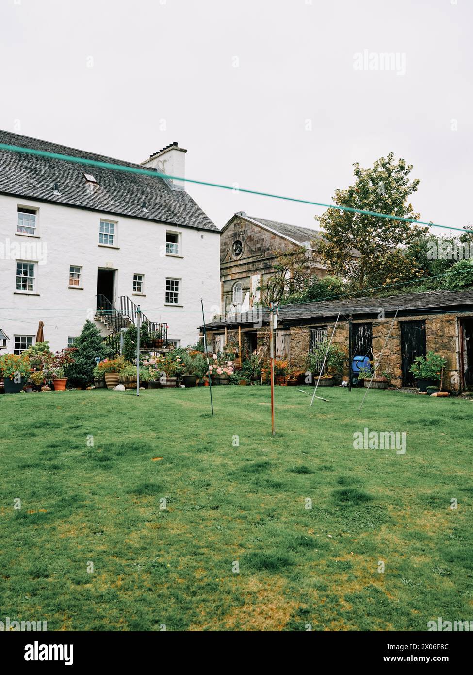 Typical Inveraray white render and Easdale slate roof architecture and ...