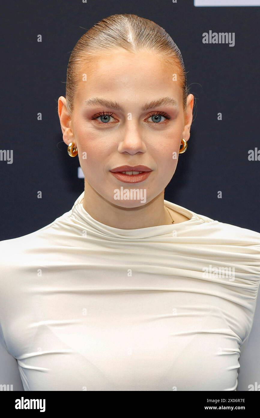 Laura Abla beim Photocall zur Amazon Prime Video Reality-Show The 50 in ...