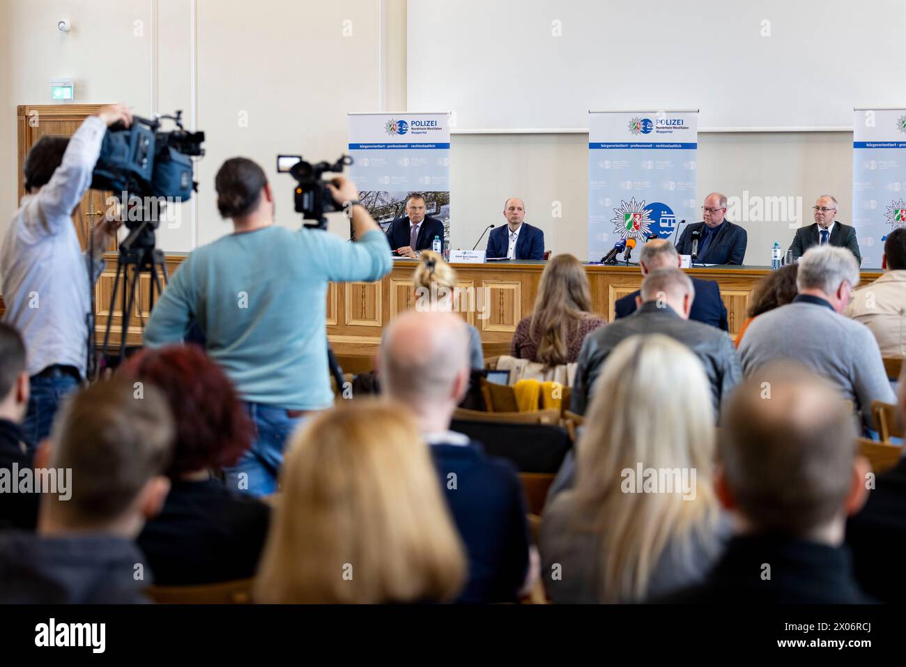 10 April 2024, North Rhine-Westphalia, Wuppertal: Police chief Markus ...