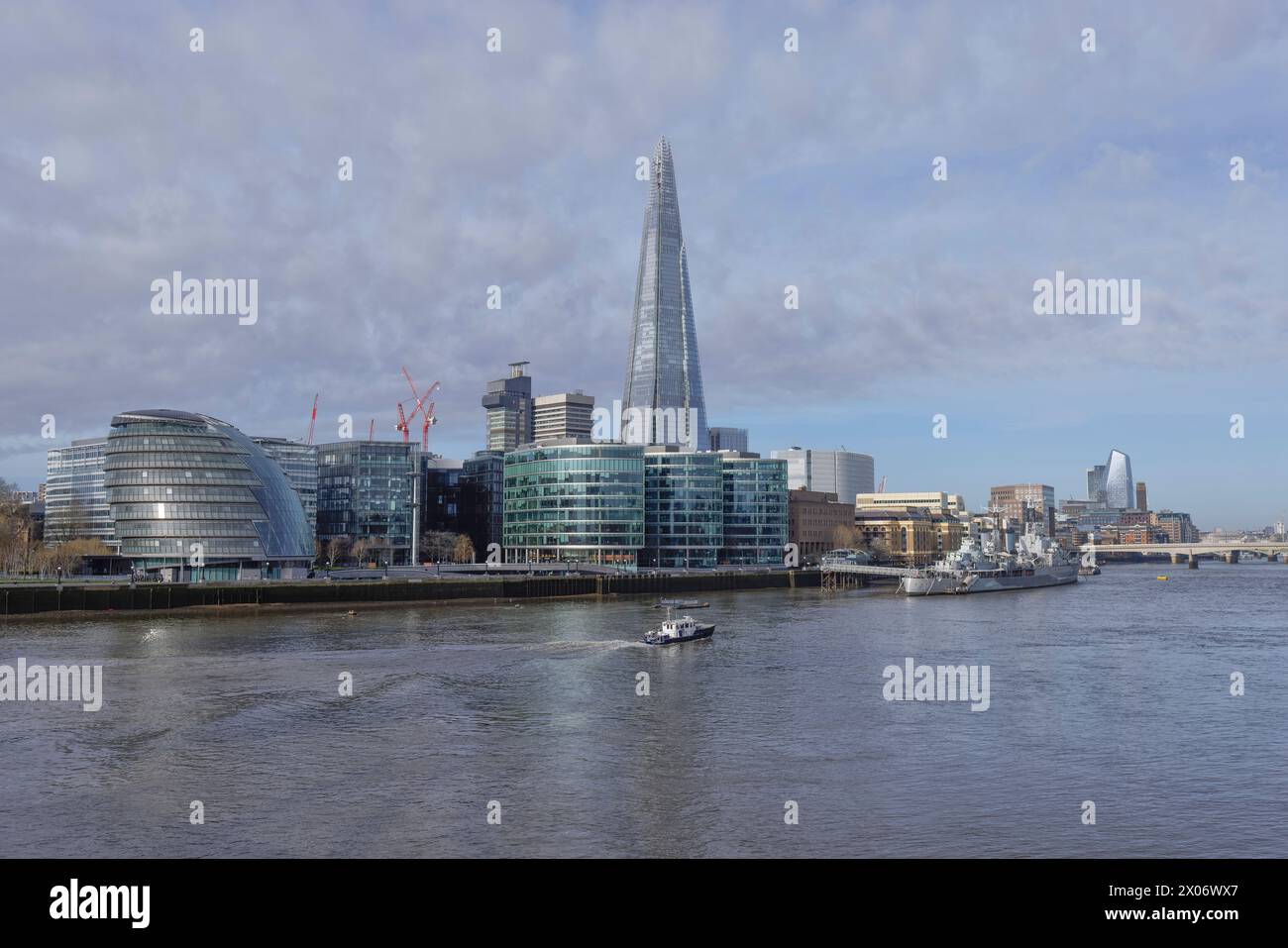 River Thames and South Bank waterfront by Queen's Walk in Southwark ...