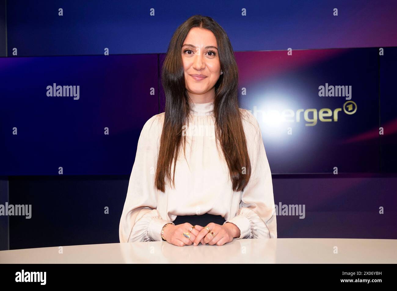 Alev Dogan in der ARD-Talkshow maischberger im Studio Berlin Adlershof. Berlin, 09.04.2024 ...