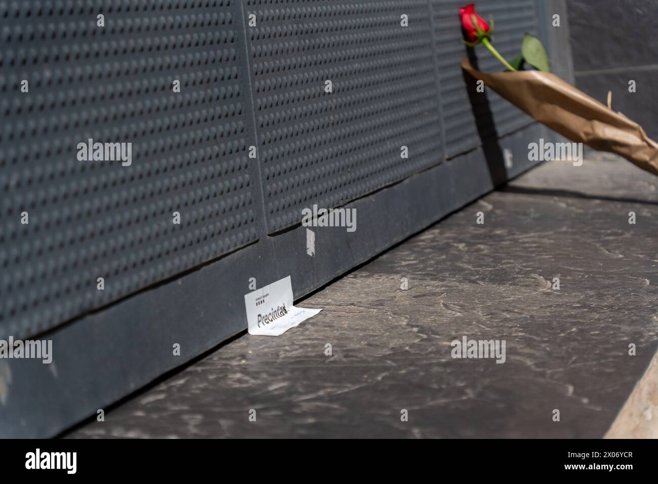 Shock in El Prat del Llobregat over the murder of a mother and her two ...