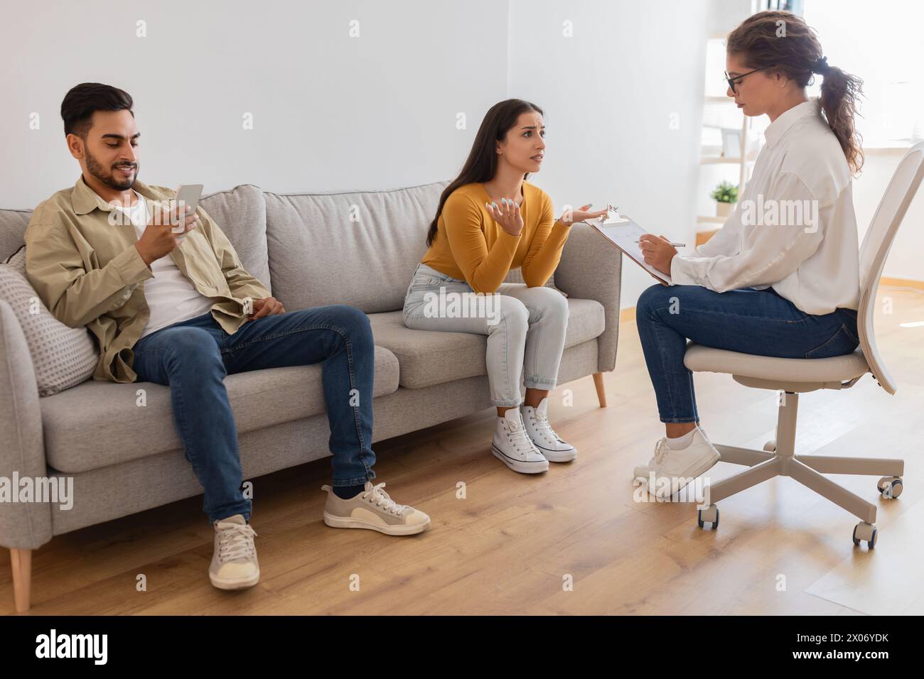 Male therapy session hi-res stock photography and images - Alamy
