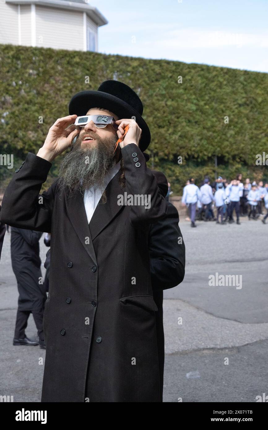 Yeshiva rabbi hi-res stock photography and images - Alamy