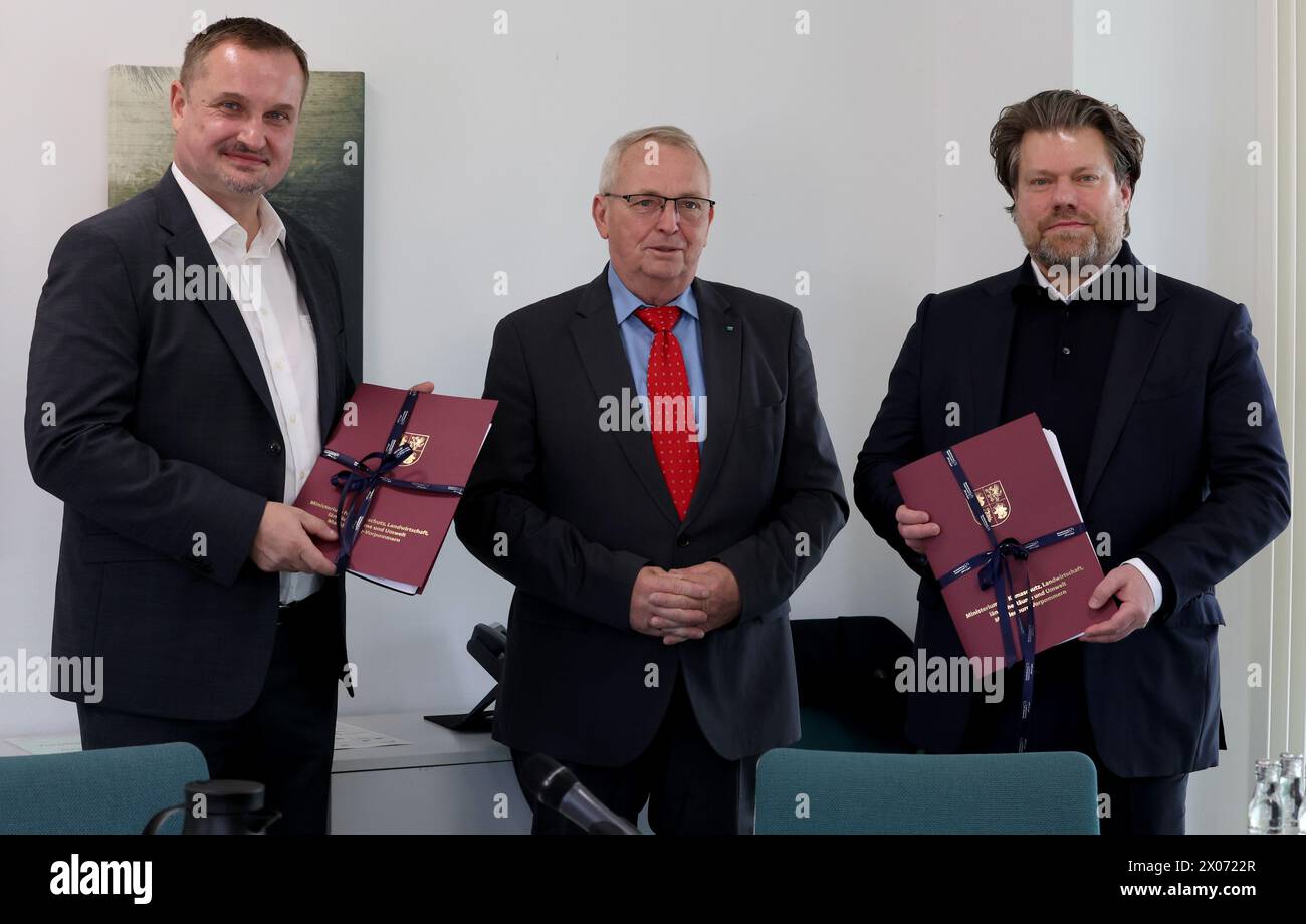 Schwerin, Germany. 10th Apr, 2024. Stefan Knabe (l-r), Chairman of the ...